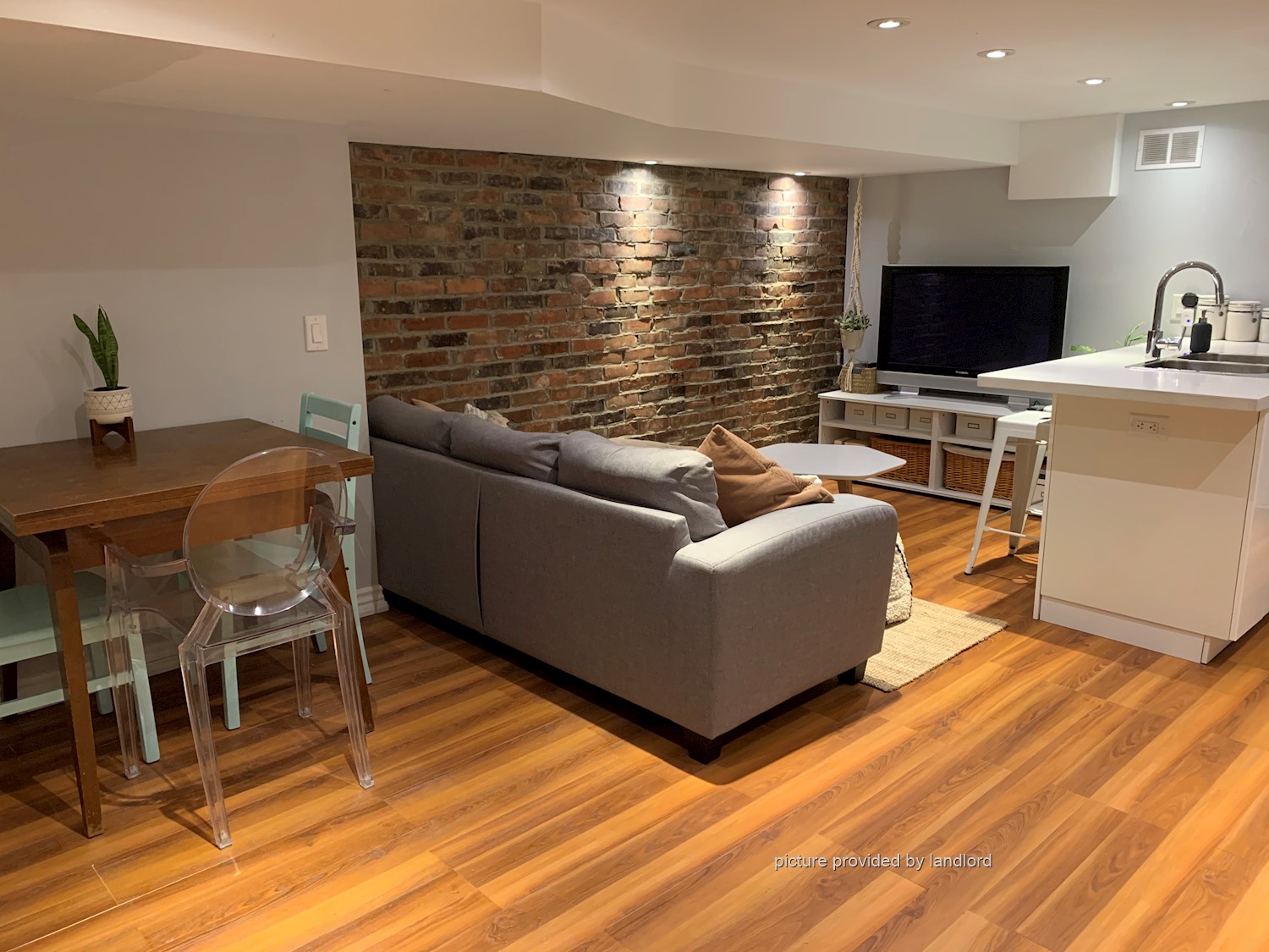 For rent: 11 Somerset Avenue Toronto, 1 bdrm Viewit |211773